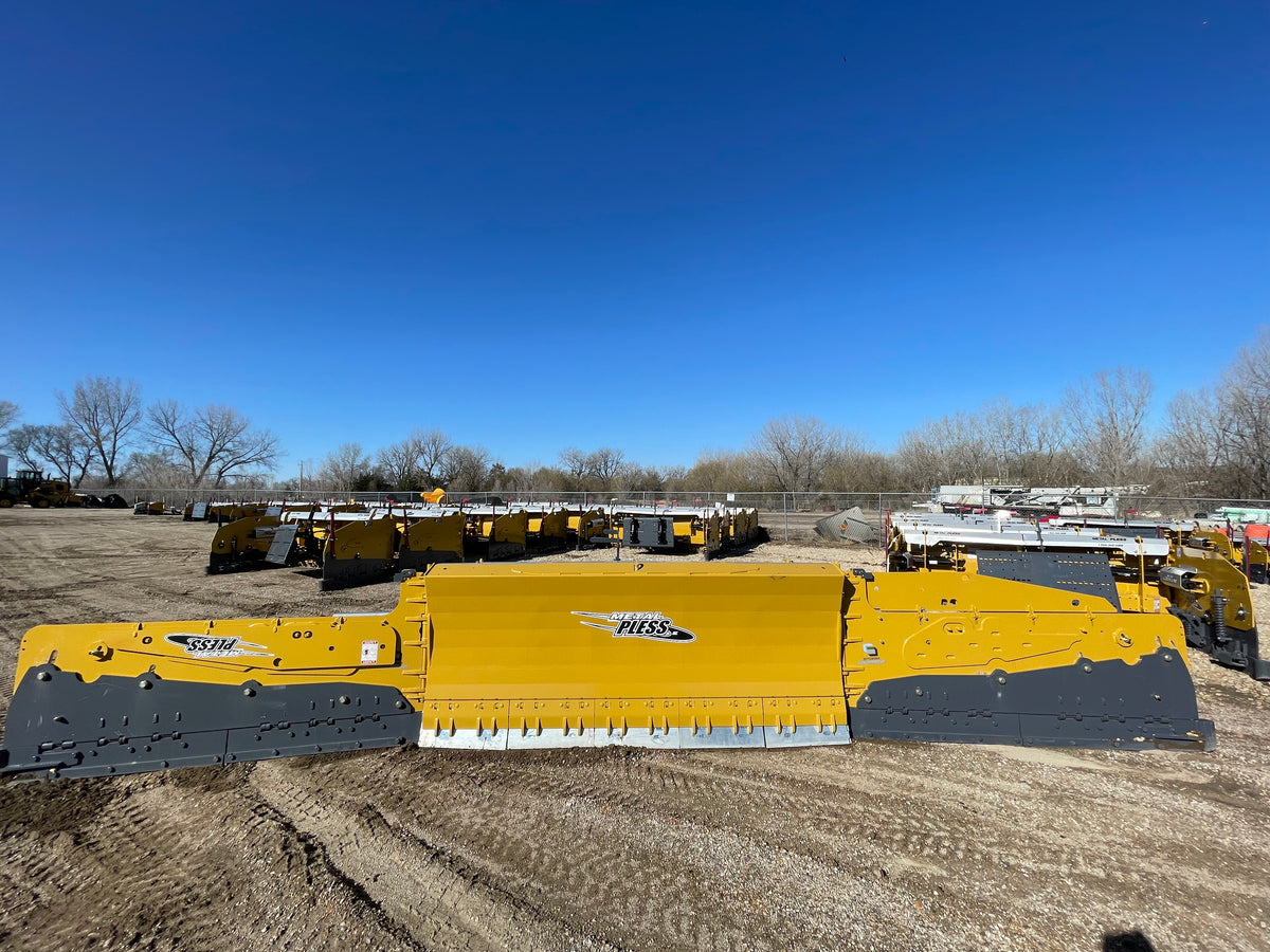 MaxxPro PRO 1048-26 LE Snow Plow - Built For Efficient Snow Clearing ...